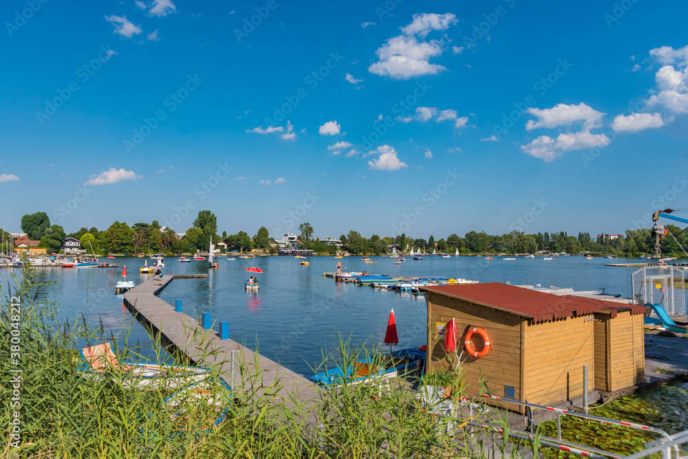 Freibad an der alten Donau in Wien ภาพถ่ายสต็อก | Adobe Stock