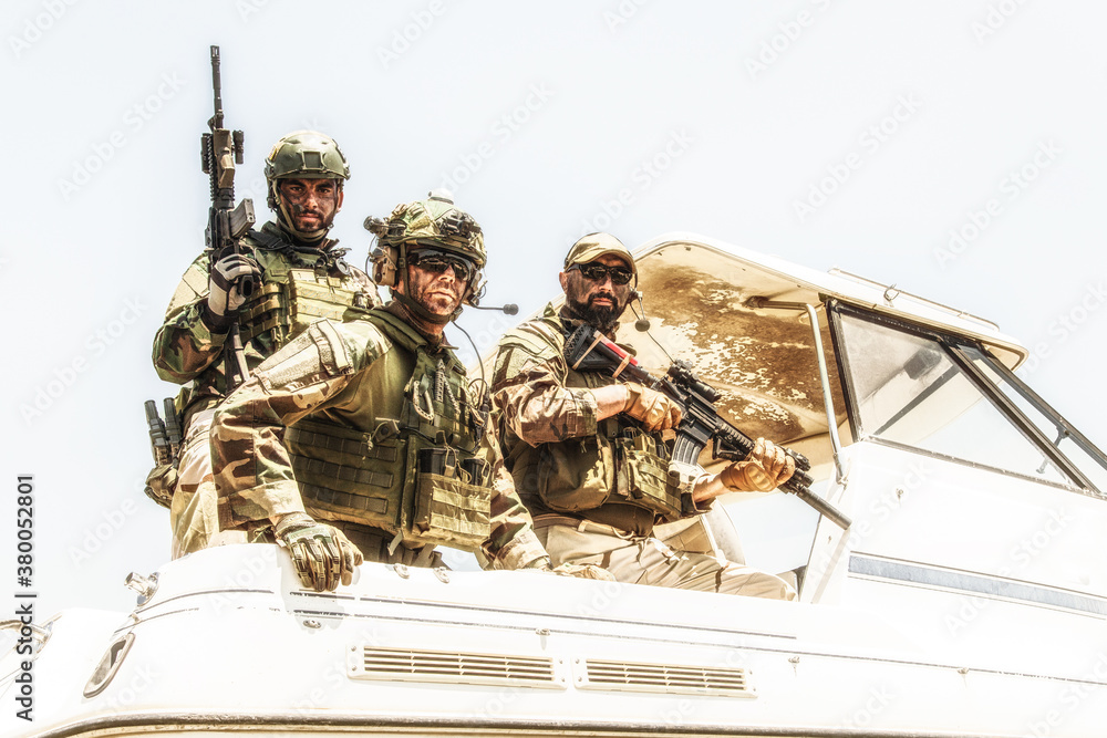 Army special operations soldiers, SEALs team, elite commando fighters ...