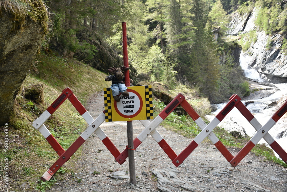 Weg, Wanderweg, gesperrt, versperrt, abgesperrt, Sperre, Wegsperre ...