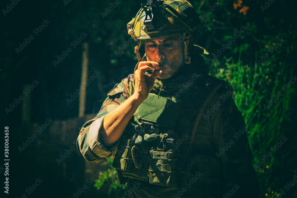 Commando soldier in camouflage uniform, ballistic glasses and bonnie ...