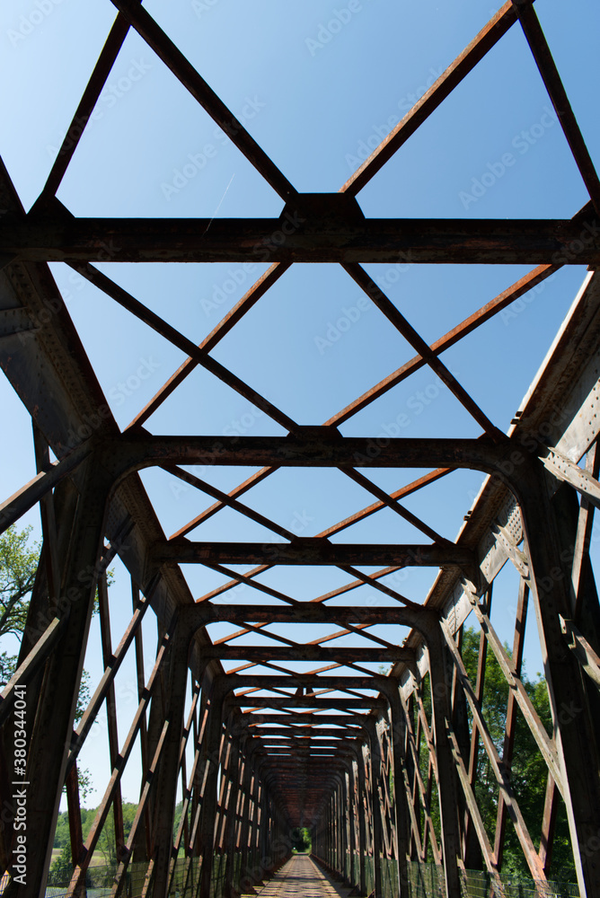 Pont de structure, métallique, entre Salies de Béarn et Puyoo ...