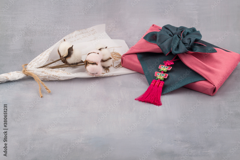 Korean traditional wrapping gift box. Korean traditional gift packaging ...