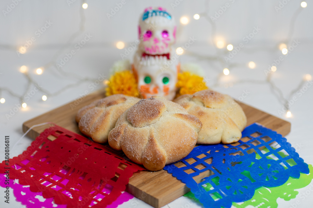 Sweetbread called Bread of the Dead (Pan de Muerto), Day of the dead ...