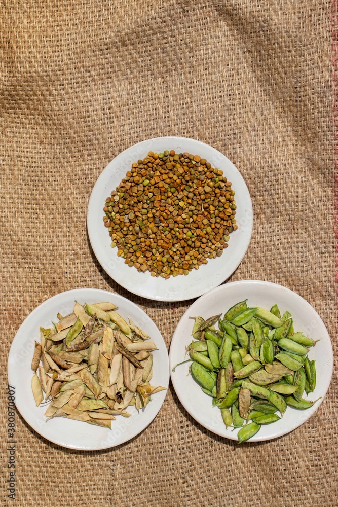 Grass Pea Seeds or Cicerchia Pods in Plates Isolated on Burlap ...