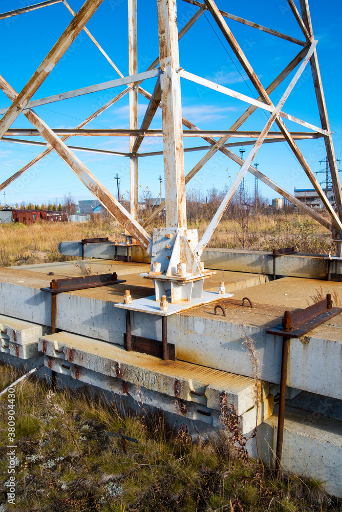 Mounting of metal support on bolts and installation on reinforced ...