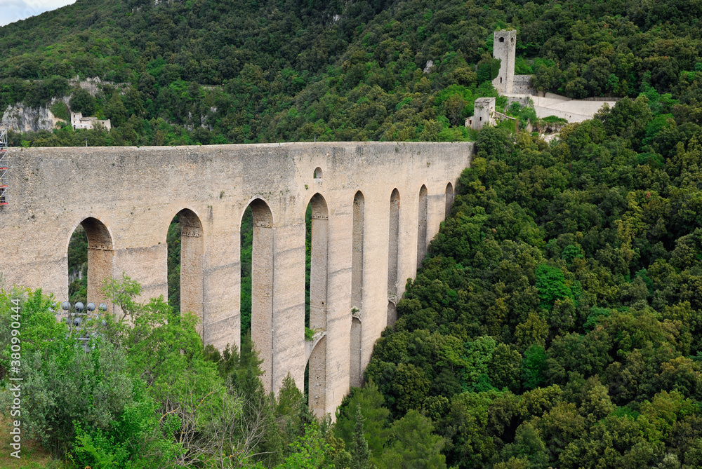 Ponte delle Torri Bridge of Towers Aqueduct to Spoleto Italy Stock ...