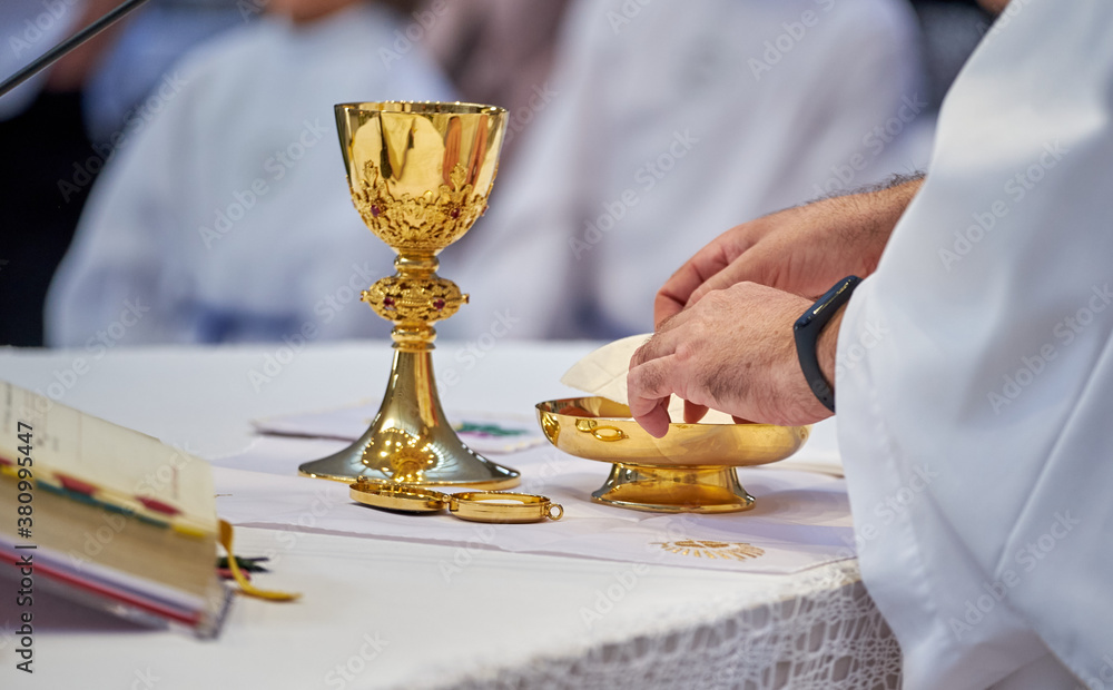 The Eucharist and the body of Christ - wafer foto de Stock | Adobe Stock