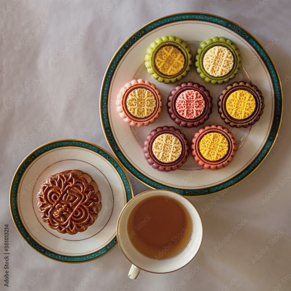Mooncake, Moon cake for Mid-Autumn Festival, traditional festive food ...