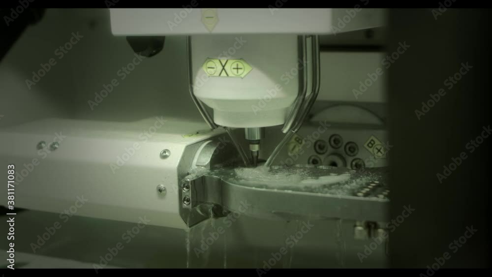Vidéo Stock Professional CNC dental milling machine carving out shape ...