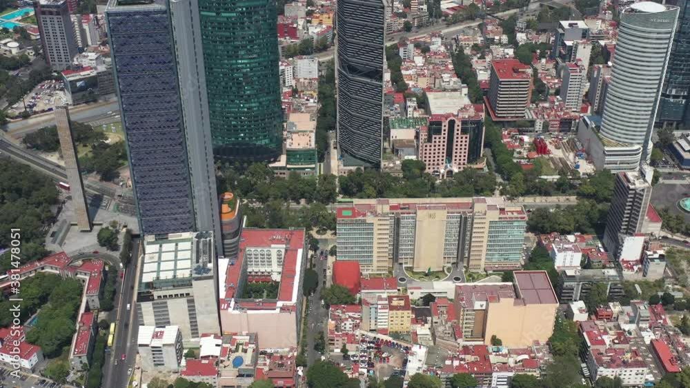 Sobre Av. Chapultepec, en la Ciudad de México, con vista al Paseo del ...