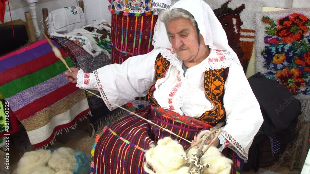 An old woman weaver spun wool on her hand. An old extinct craft Stock ...