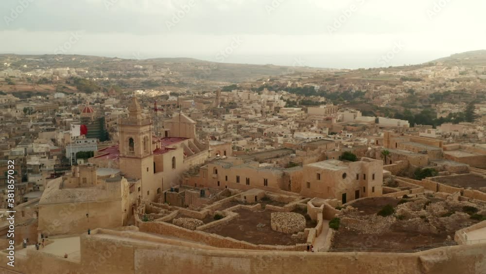 Vidéo Stock Gozo Castle Fort with Malta Flag waving Castle in beautiful ...