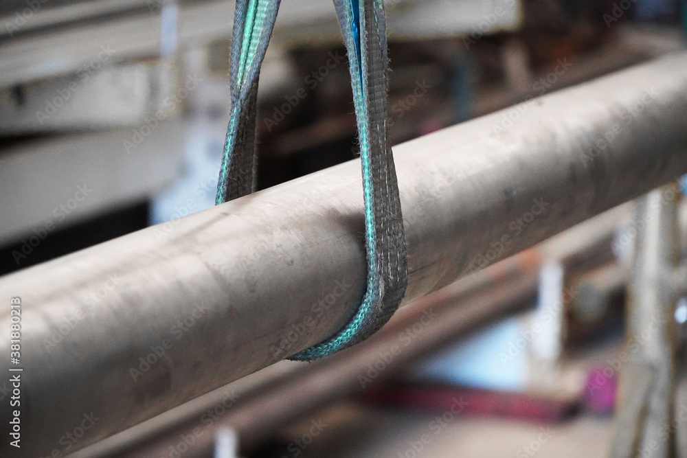 Electric Cable Hoist , heavy hoist iron hook lifting of round steel ...
