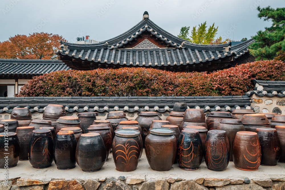Jangdokdae, Korean traditional crocks or jars at Namsangol Hanok ...