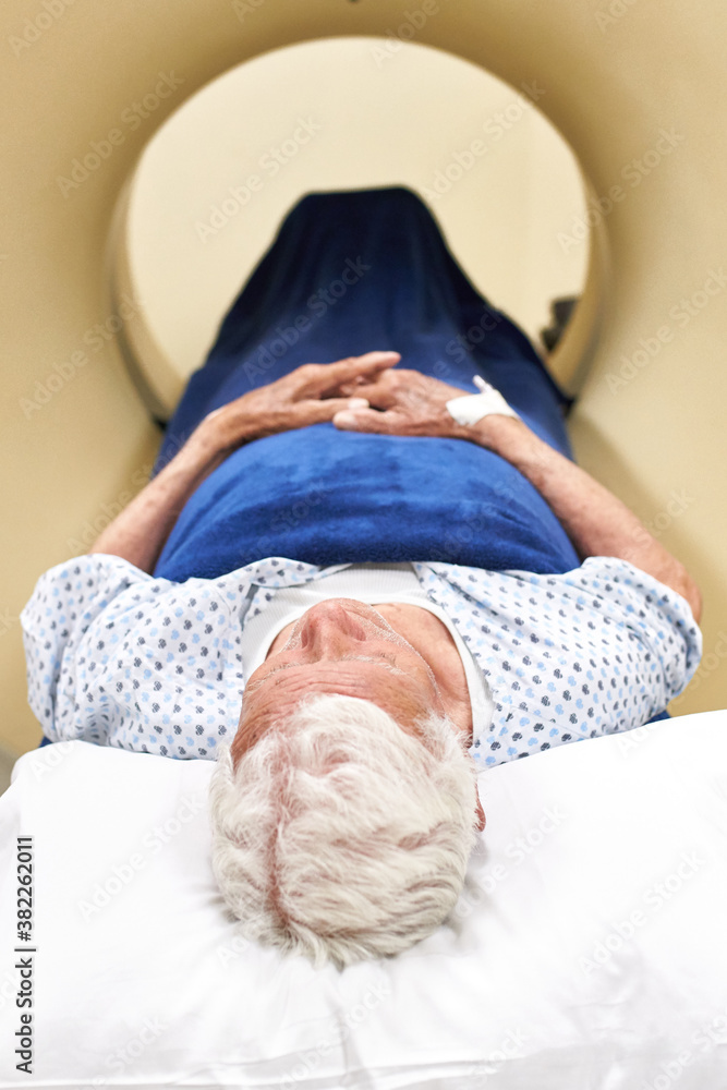 Man in his 90s inside a CT scanner Stock-Foto | Adobe Stock
