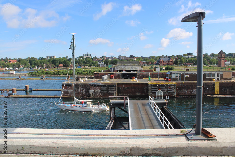 Foto de Kiel, Holtenau, sluice, floodgate, ship, cargo, container, boat ...