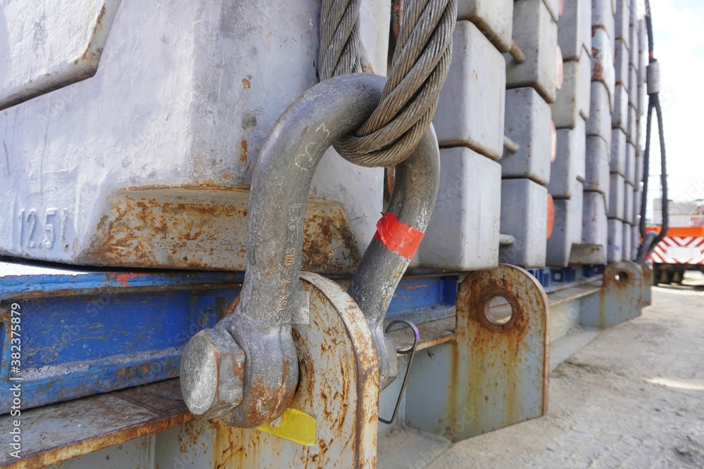 Shackles and wire slings set connecting to lift up counterweight of ...