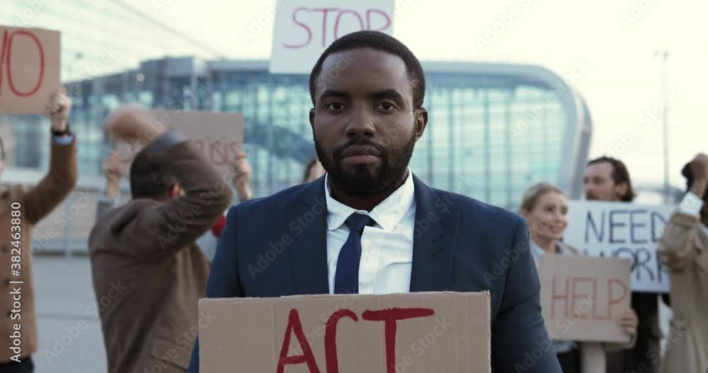 Vidéo Stock Portrait of African American man in suit and tie holding ...