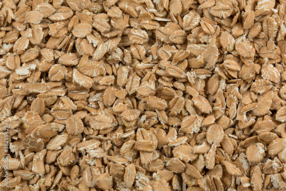 Frische Dinkelflocken aus der Schrotmühle. Dinkel oder Spelz ist eine ...