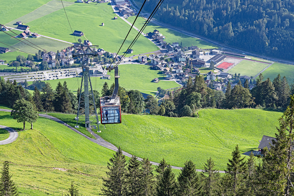 Luftseilbahn bei Engelberg, Kanton Obwalden, Schweiz Stock Photo ...