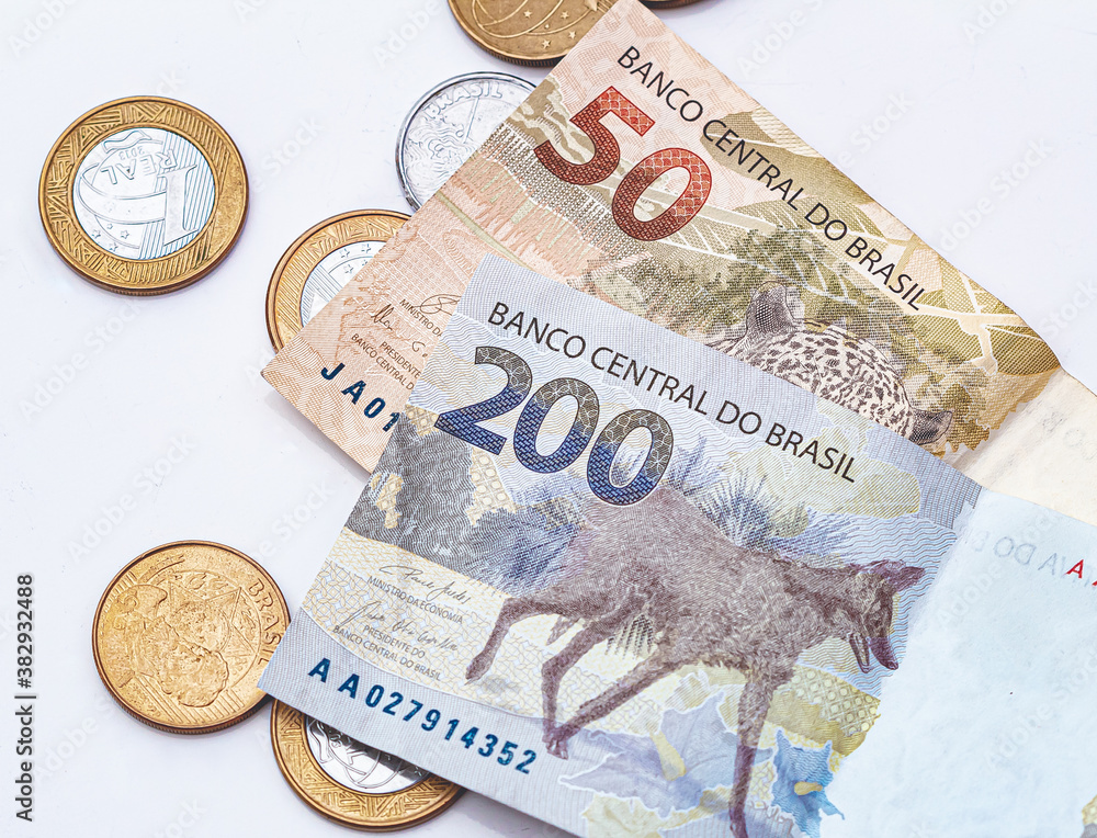 Real Brasileiro, moeda corrente do Brasil. Cédulas bancárias em ...