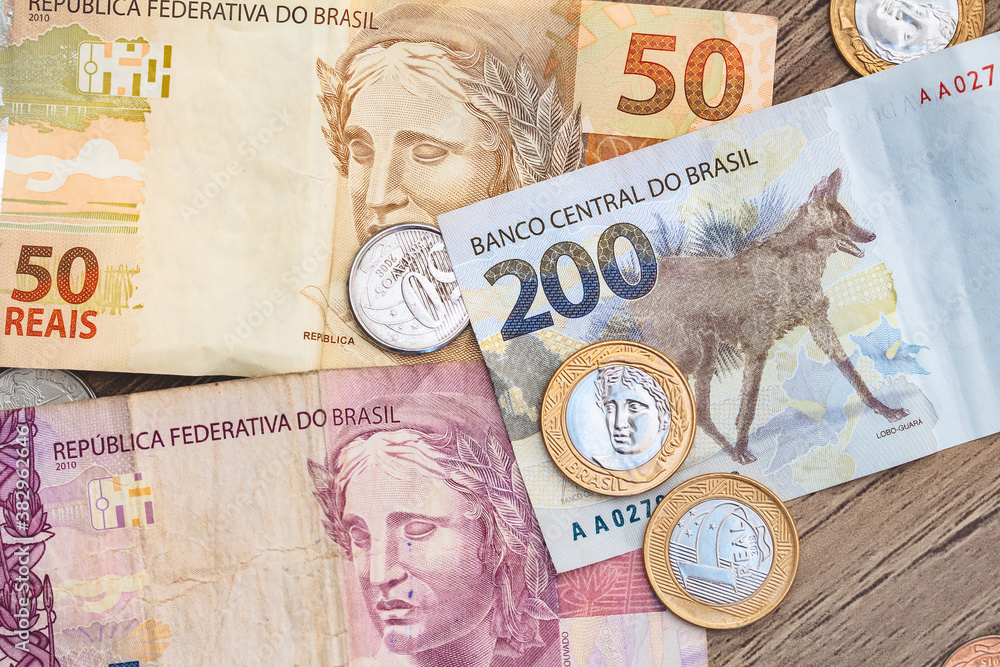 Dinheiro, Brasil, Reais, Real Brasileiro, Real. Grupo de cédulas ...