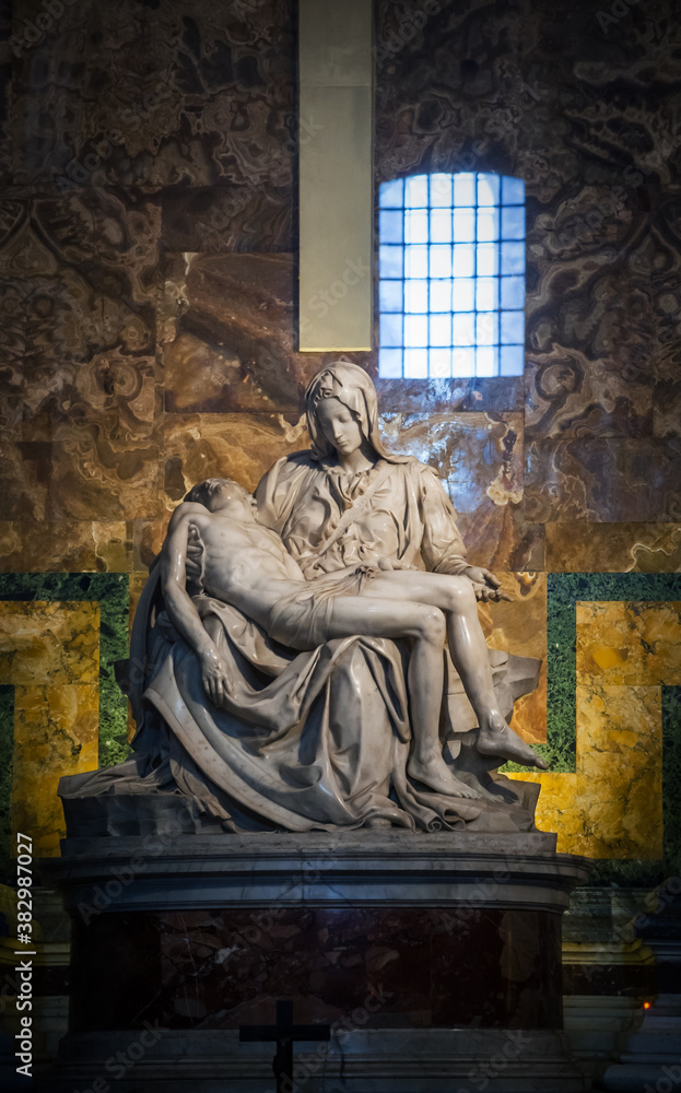 VATICAN, ITALY - DECEMBER 16, 2010: interior of St Peter Basilica in ...