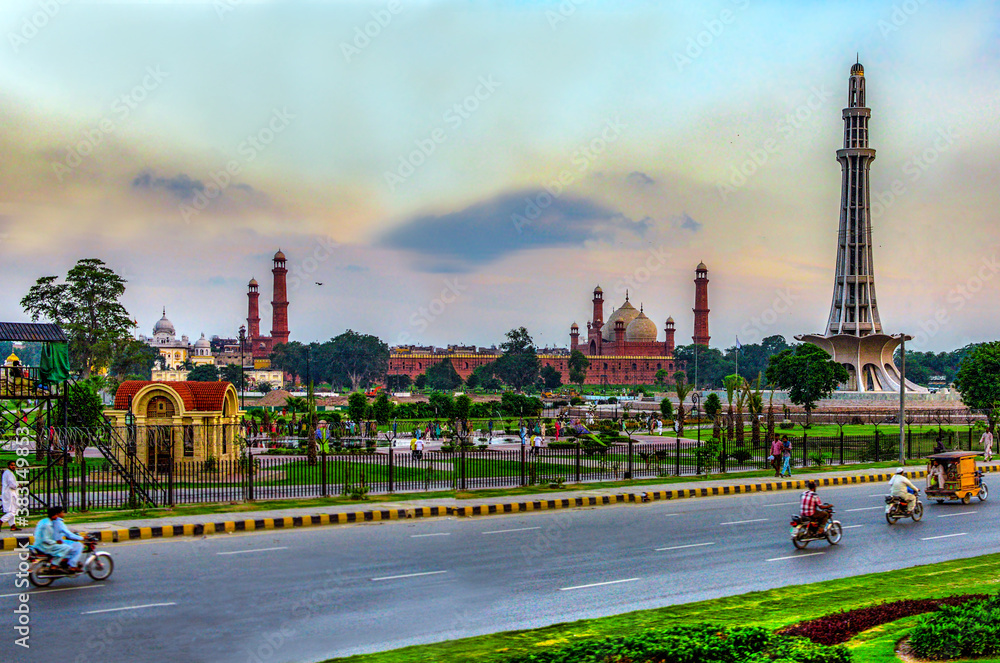 badshahi masjid and minar e pakistan at lahore , Mughals mosque or ...