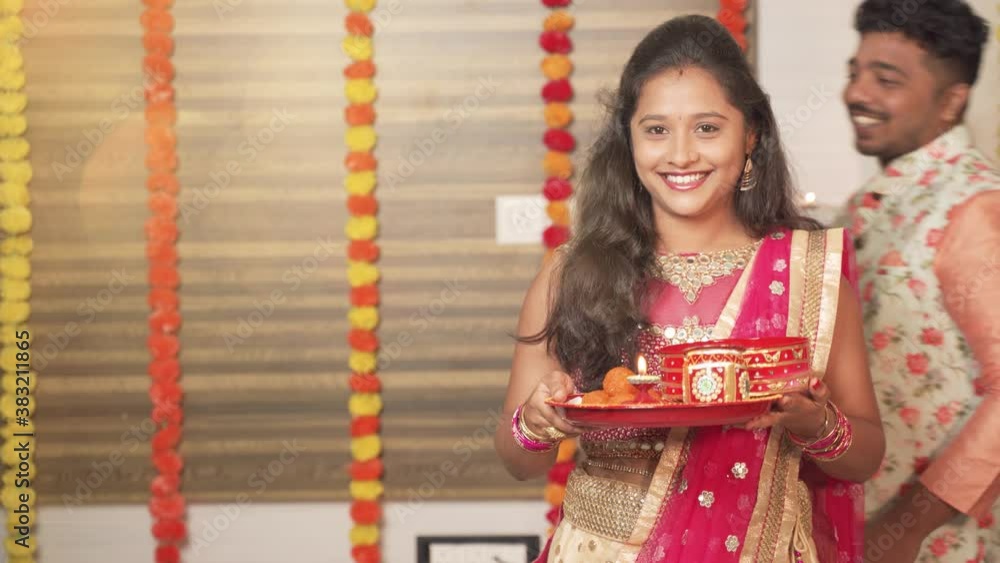 Establishing shot of Indian married couple, celebration of Indian ...