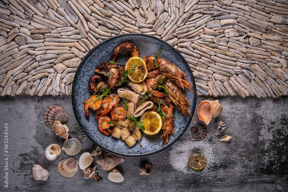 Foto de Seafood and meat platter. Mediterranean cuisine restaurant food ...