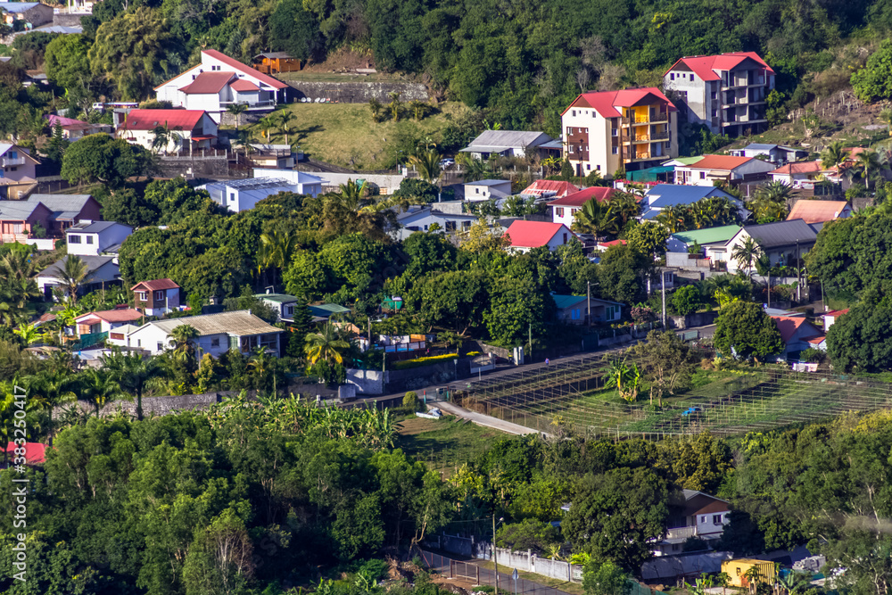 Quelques maisons du village de l’Entre-Deux, île de la Réunion Stock ...