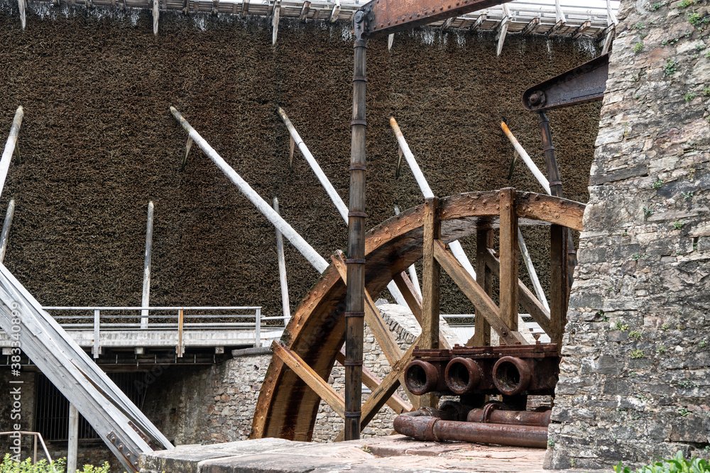 Wasserrad zum Antrieb einer Pumpe für Sole Wasser Stock Photo | Adobe Stock