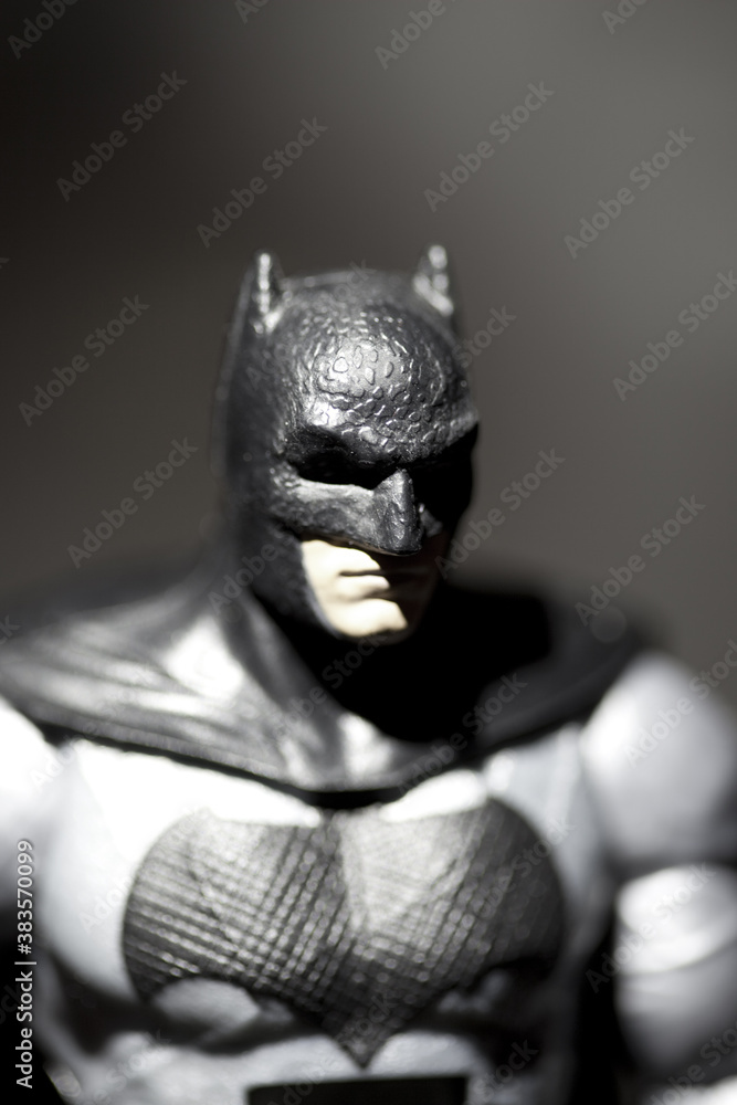 Foto de NEW YORK USA - NOV 11 2017: Batman action figure silhouetted ...