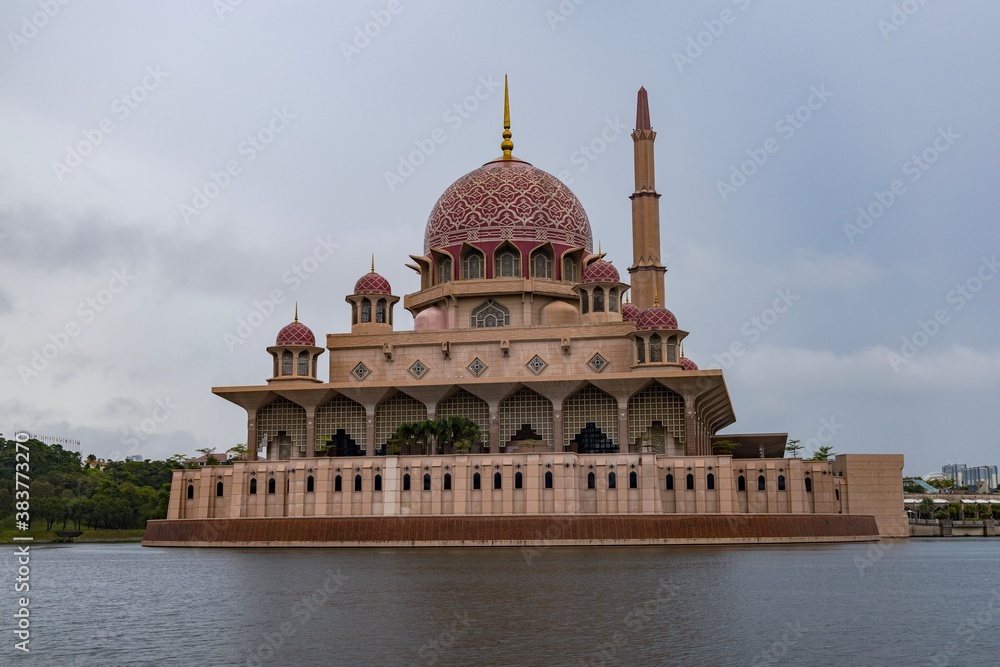 The Putra Mosque (Malay: Masjid Putra) is the principal mosque of ...