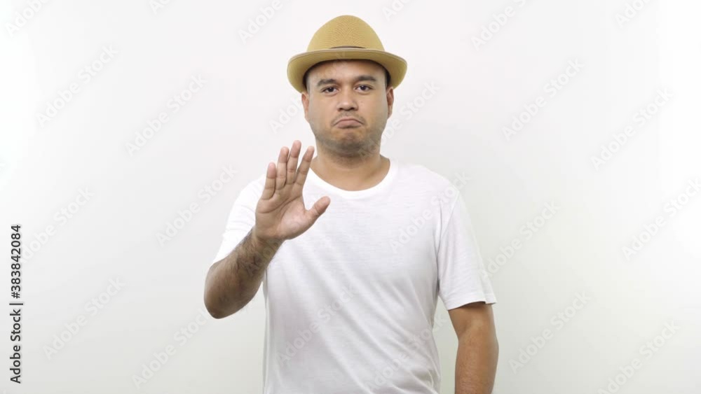 Vidéo Stock Finish, no way! Guy in hat to stop, crossing hands showing ...