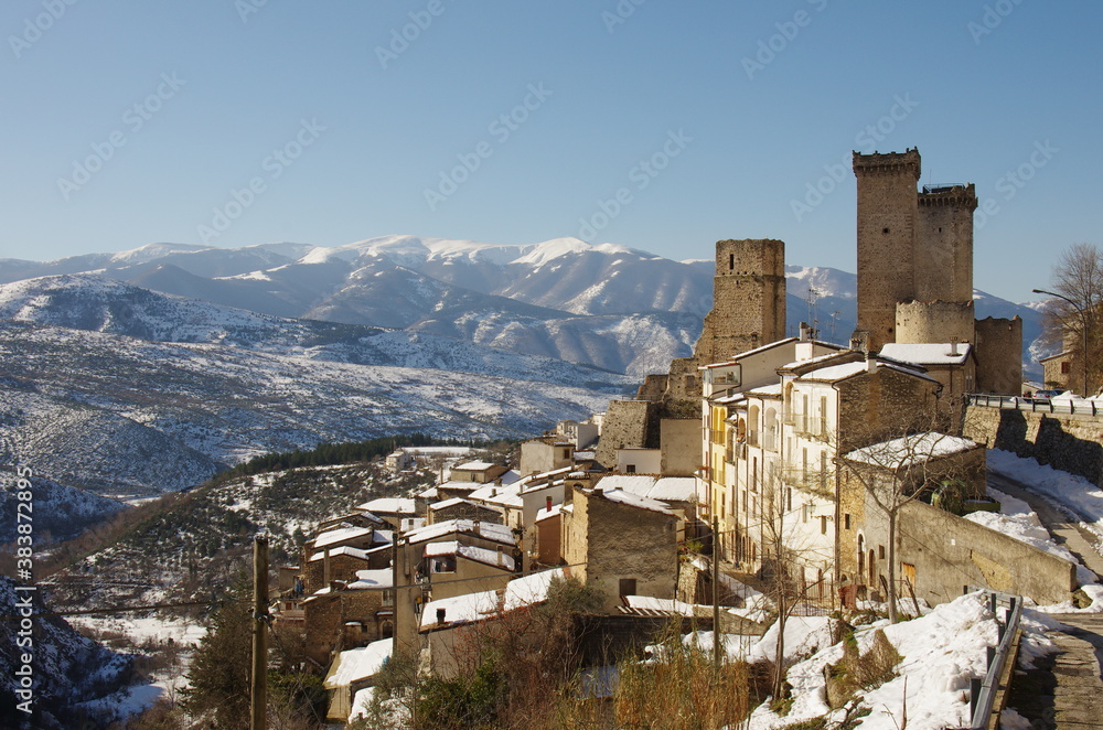 Overview of Pacentro (AQ) - one of the most beautiful villages in Italy ...
