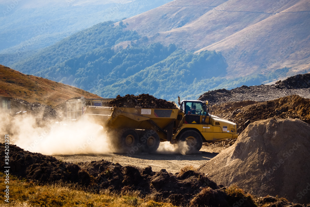 Foto de Heavy duty machine at work. Construction site high in the ...