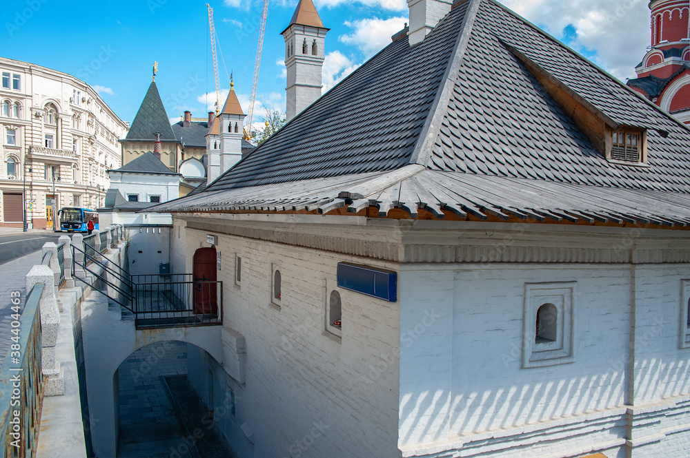 On the ancient street Varvarka, whose name comes from the Church of St ...