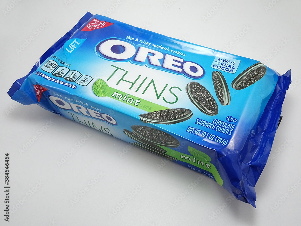 Oreo thins mint chocolate sandwich cookies in Manila, Philippines Stock ...