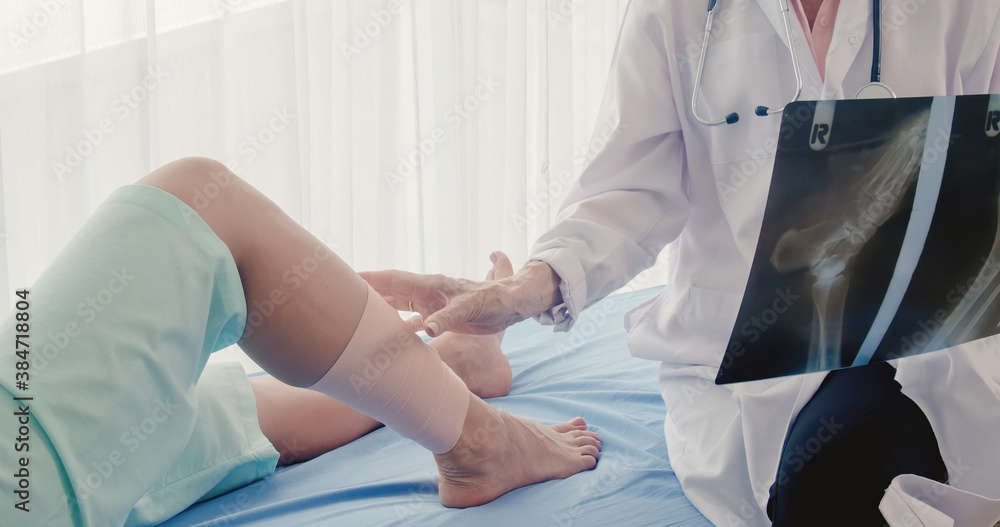 Close up legs of woman patient listen doctor explain about injury ...