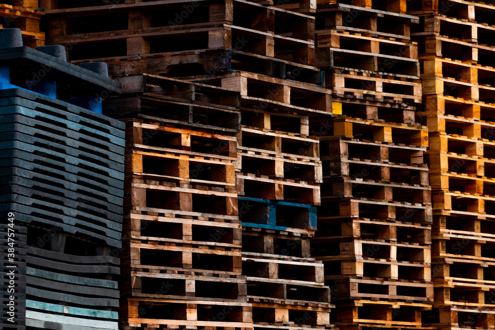 Pile of old wooden pallet. Industrial wood pallet stacked at factory ...