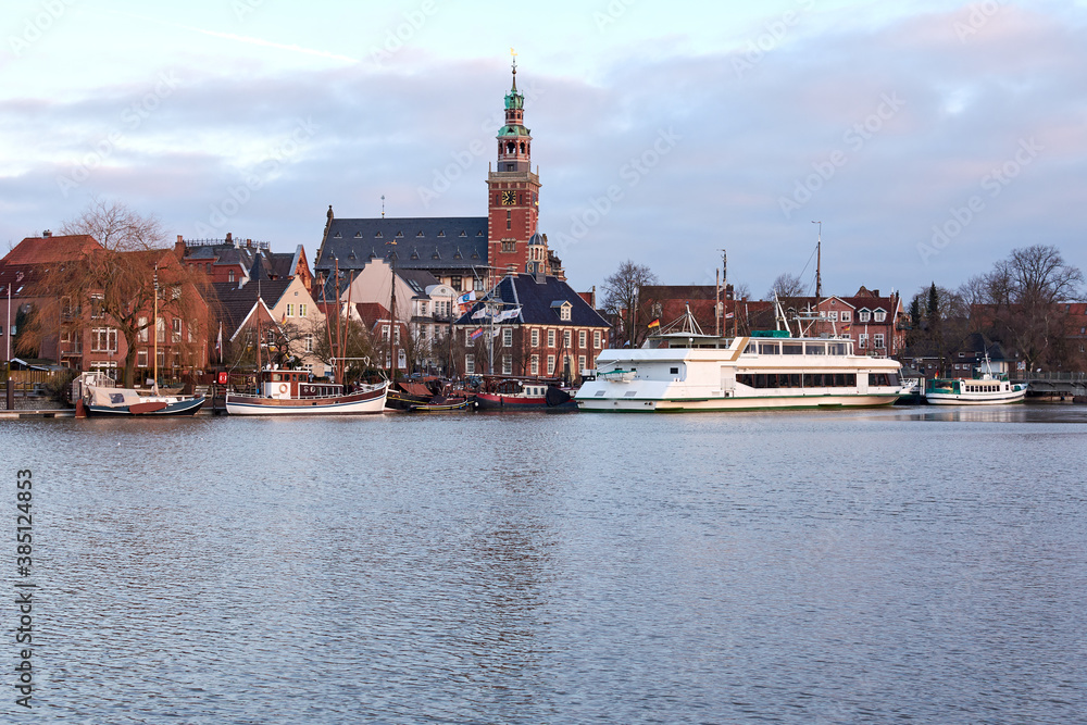 Stadt Leer Mit Freizeithafen Und Historischen Hafen Leer Hat Eine Sehr Stadt Leer Mit Freizeithafen Und Historischen Hafen Leer Hat Eine Sehr