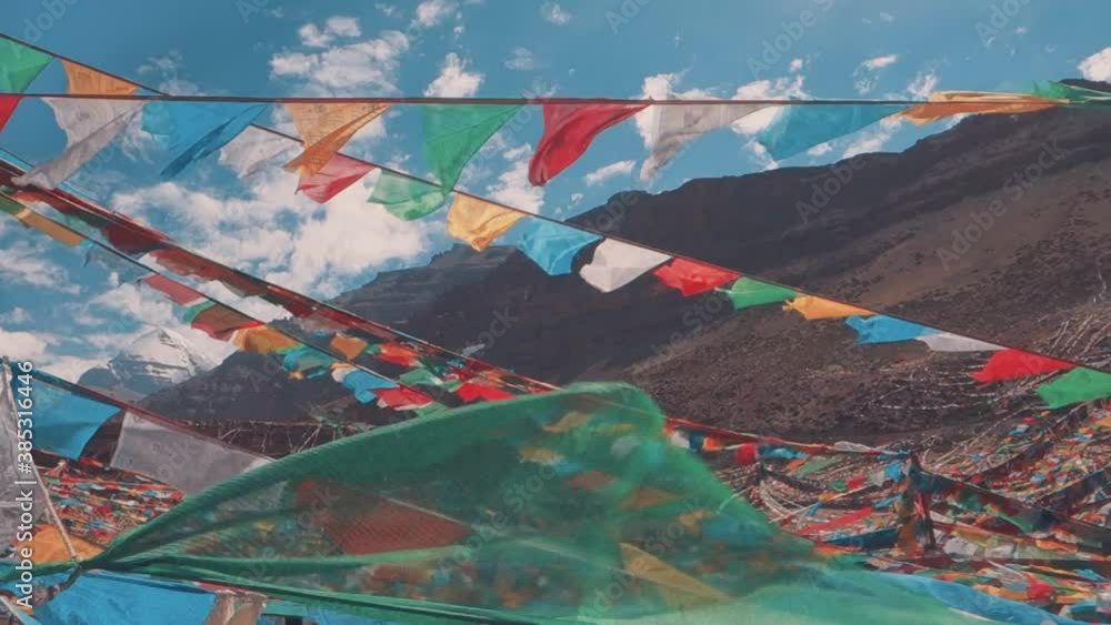Vídeo do Stock: A devout Buddhist makes a pilgrimage in KAILASH, Knee ...