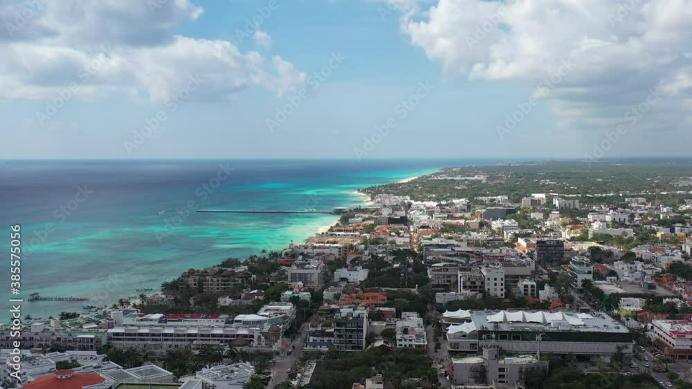 Espectacular vista aérea sobre la zona hotelera de Playa del Carmen ...