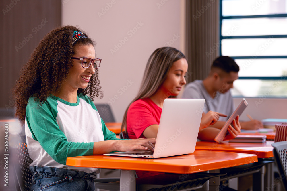 Turma em sala de aula Stock Photo | Adobe Stock