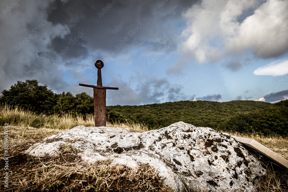 Sword in the stone medieval symbol and myth of templar knights ภาพถ่าย ...