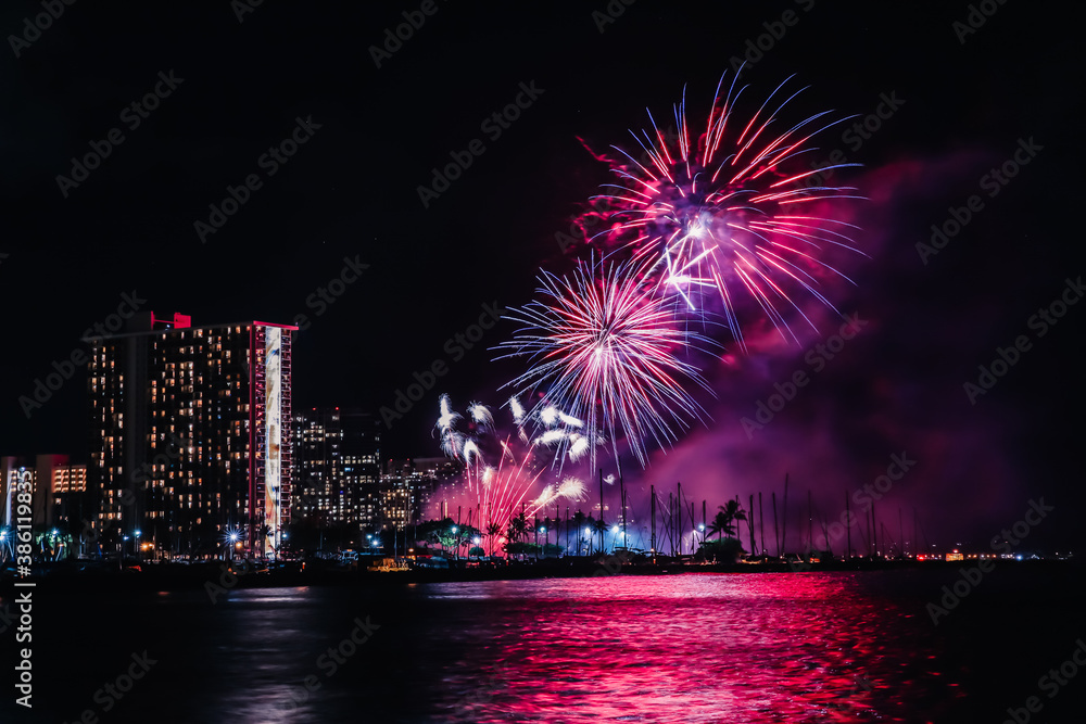 Waikiki Friday Fireworks, Hilton Hawaiian Village Waikiki Beach Resort ...