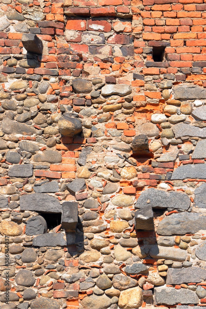 muro di mattoni rossi e travi di legno, red brick wall and wooden beams ...