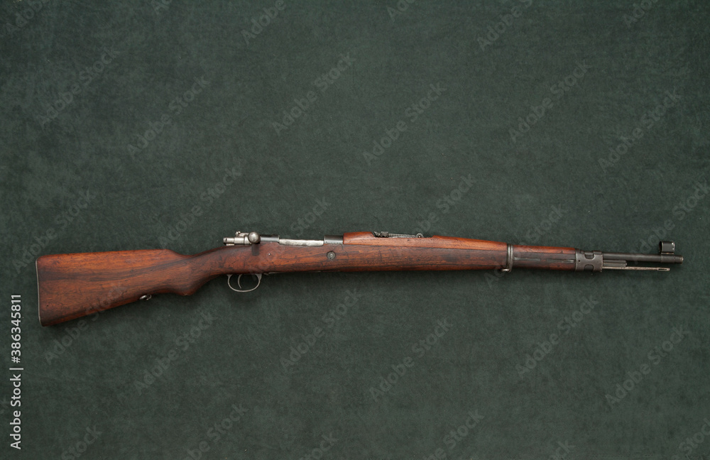 Foto de old rifle do Stock | Adobe Stock