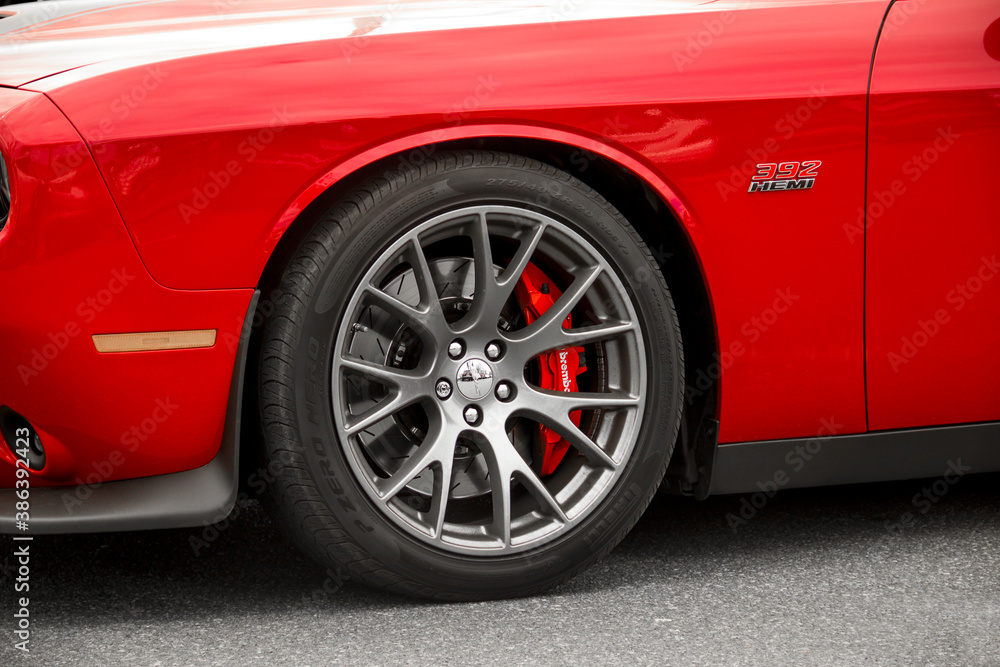 Foto de Kiev, Ukraine - April 21, 2020: Muscle Car Dodge Challenger ...